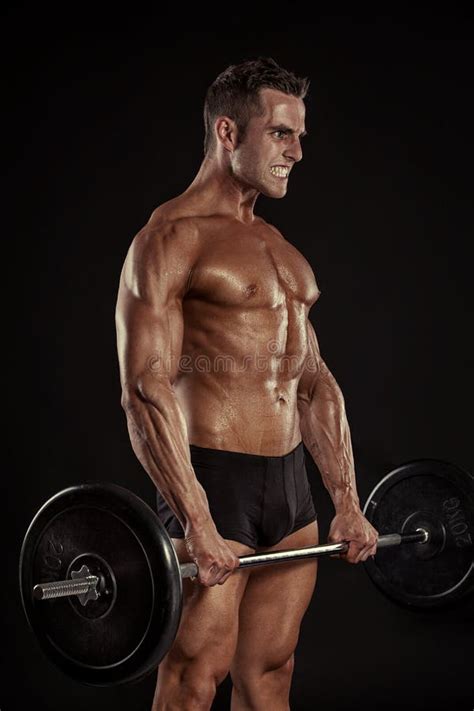 Individuo Muscular Del Culturista Que Hace Ejercicios Con El Dumbb
