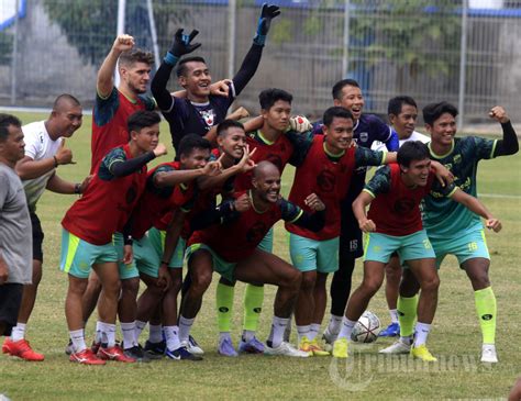 Liga 1 Ditunda Persib Bandung Tetap Gelar Latihan Rutin Foto 2
