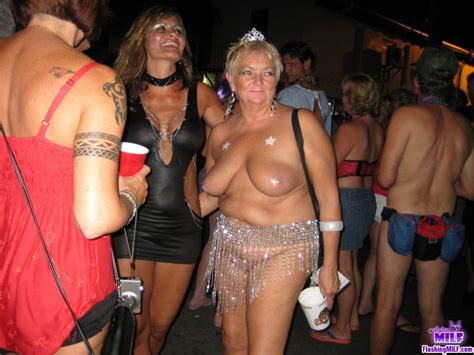 Flashingmilf Real Life Milfs Flashing Tits And Pussy In Public