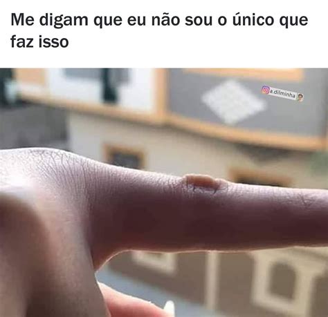 Quando você se arruma coloca a melhor roupa passa perfume e na hora