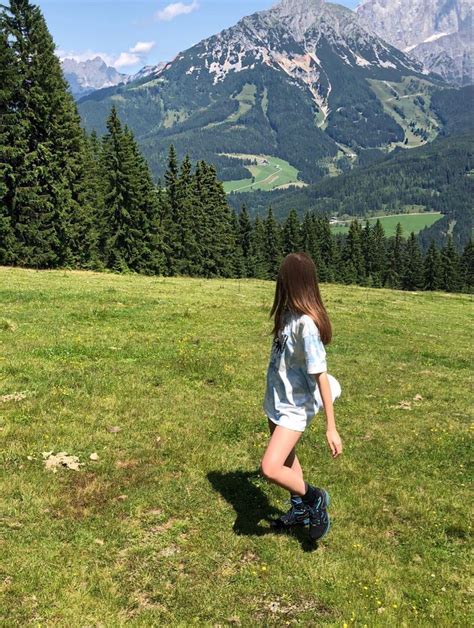 Mountain Aesthetic Girl Mountains Aesthetic Mountain Photo Ideas