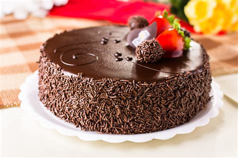 طرز تهیه کیک کاکائویی ساده خانگی اسفنجی با پف زیاد با شیر در فر
