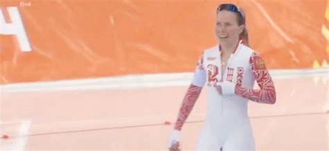 Olga Graf Wardrobe Russian Speedskater Has Wardrobe Malfunction