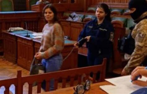Ilaria Salis L Anarchica Italiana In Carcere In Ungheria Le Foto Oggi