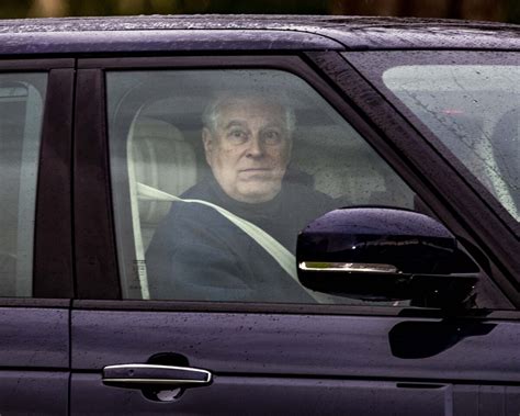 Photo Le Prince Andrew Duc D York Aper U Au Volant De Sa Voiture