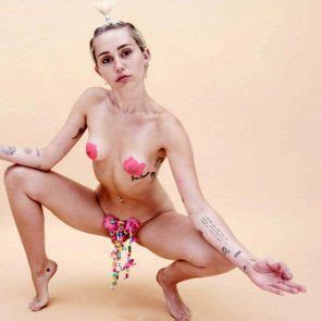 Miley Cyrus Peeing Porn Sex Pictures Pass