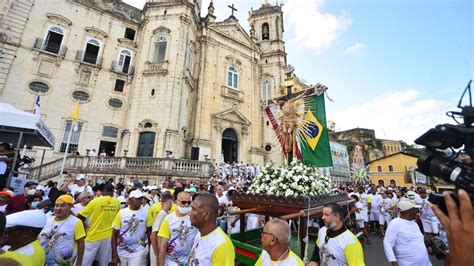 Lavagem do Bonfim Cortejo inicia a caminhada em direção à Igreja