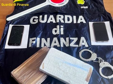 In Viaggio Sulla A2 Con Due Chili Di Cocaina In Auto 2 Arresti Nel