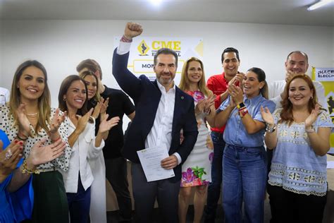 Adrián De la Garza agradece apoyo ciudadano al recibir constancia de
