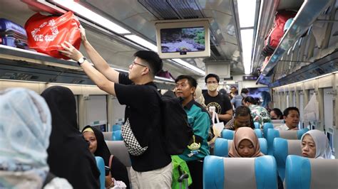 Libur Panjang Hari Raya Waisak Lonjakan Penumpang Kereta Api Naik 23