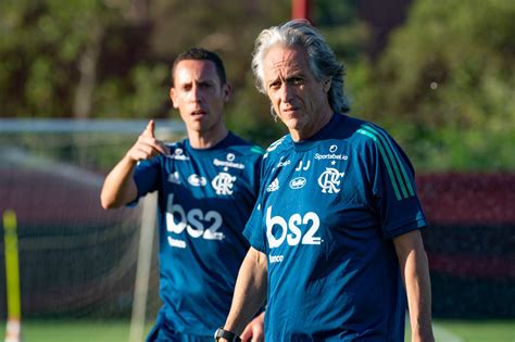 Passagem Marcada Jorge Jesus E Tr S Auxiliares T M Reserva Para Voltar