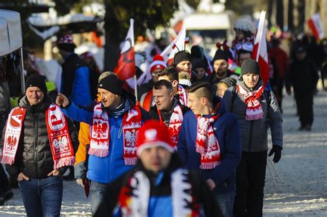 PŚ w Zakopanem Konkurs drużynowy na żywo obejrzą tysiące kibiców