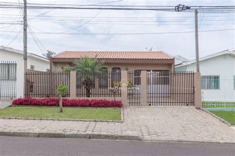 Casa na Rua Professor Fábio de Souza Santa Quitéria em Curitiba por R