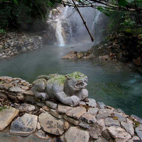 Aguas termales en un bosque finca el cisne copán ruinas departamento