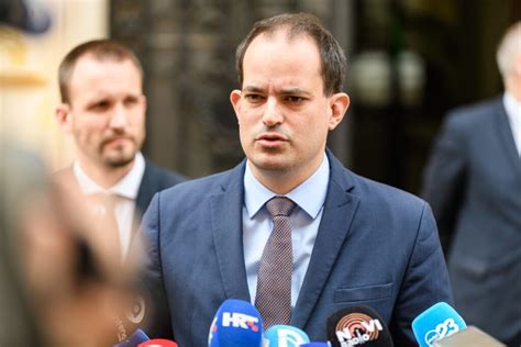 HDZ podržao odluku Ustavnog suda Upozorenje je dato Milanović je