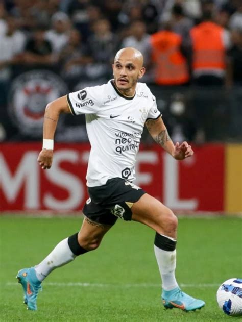 Fábio Santos revela que Soteldo pediu desculpas em lance de pênalti