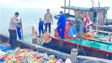 Berangkat Dari Jambi Kapal Pengangkut Sembako Karam Di Perairan Lingga