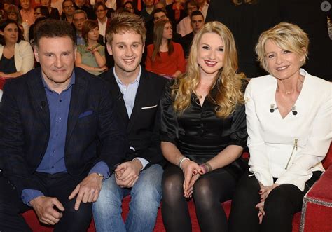 Photo Pierre Sled Nicolas Sled Valentine Sled Et Sophie Davant