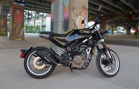 First Ride 2018 Husqvarna Svartpilen 401 Driving