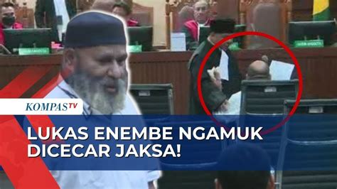 Lukas Enembe Ngamuk Hingga Lempar Mic Karena Kesal Dicecar Pertanyaan
