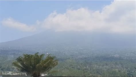 Keindahan Gunung Slamet Dari Obyek Wisata Bukit Tangkeban