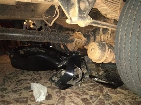 Motociclista tem a perna amputada em acidente entre moto e caminhão no