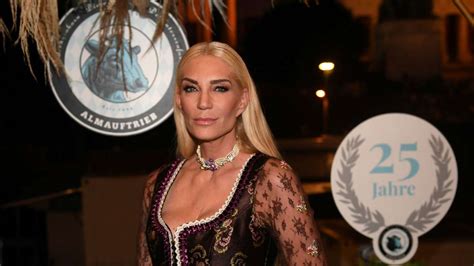 Sarah Kern Fliegt Als Erste Aus RTL Dschungelcamp