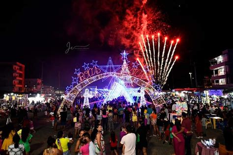 Clima de Festa em Tefé a chegada do Papai Noel e a Iluminação do
