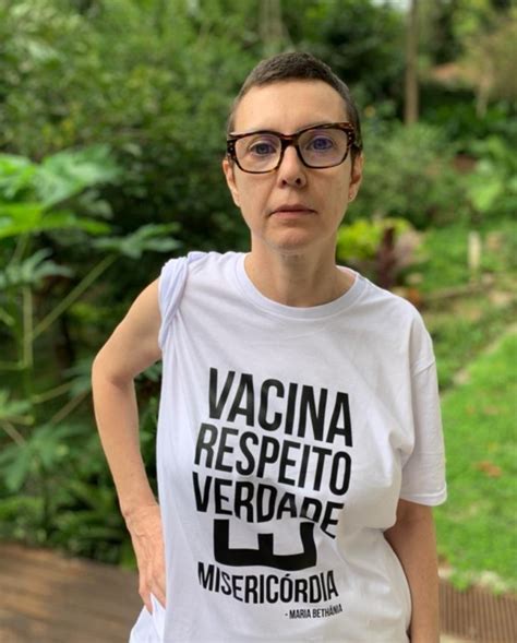 Adriana Calcanhotto Your Fashion Guru