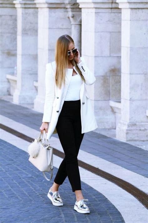 15 Outfits Para Las Chicas Que Aman Usar Tenis En La Oficina