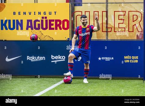 Pr Sentation Von Sergio Kun Aguero Als Neuer Spieler Des Fc Barcelona