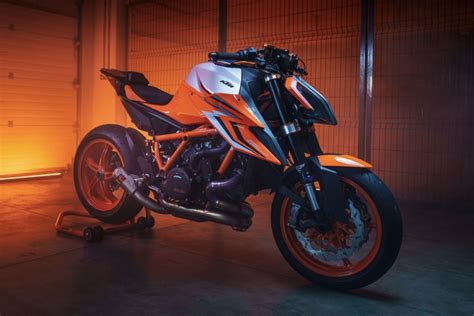KTM 1290 Super Duke R Price In India Colours Mileage Specs And Moto