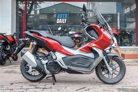 Tầm giá 100 triệu đồng nên chọn mua Honda ADV 150 hay ADV 160