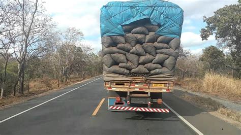 Saiba quais são os riscos de transportar carga em excesso Revista