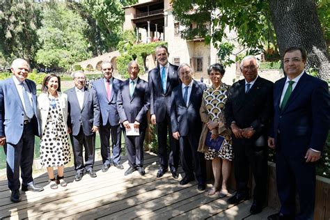 Casa De S M El Rey On Twitter El Rey Con El Premioeuropeocarlosv