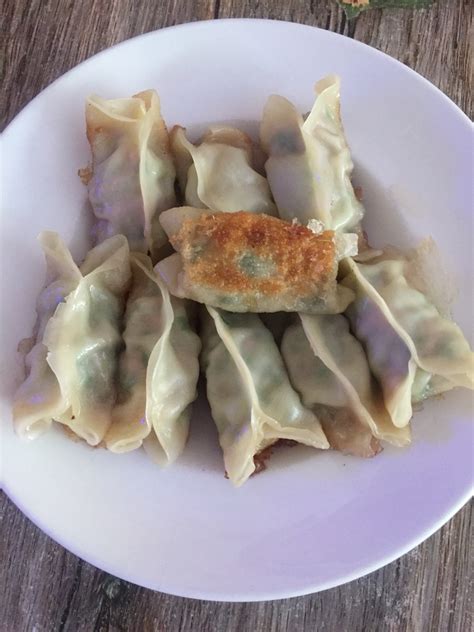手工煎饺的做法 图解手工煎饺怎么做如何做好吃 手工煎饺家常做法大全 小小小喵妮 豆果美食