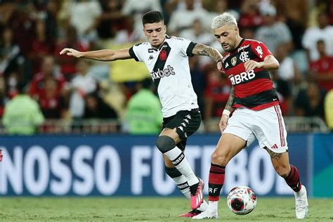 Flamengo ou Vasco quem tem mais títulos Na Beira do Campo