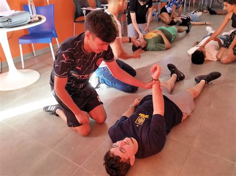 Curso De Primeros Auxilios Para Formar A Los J Venes De Antigua