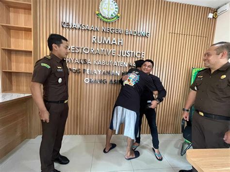 Kejari Badung Hentikan Penuntutan Tersangka Penganiayaan Dengan RJ