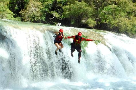 Salto de cascadas en el río Micos Tourse Excursiones