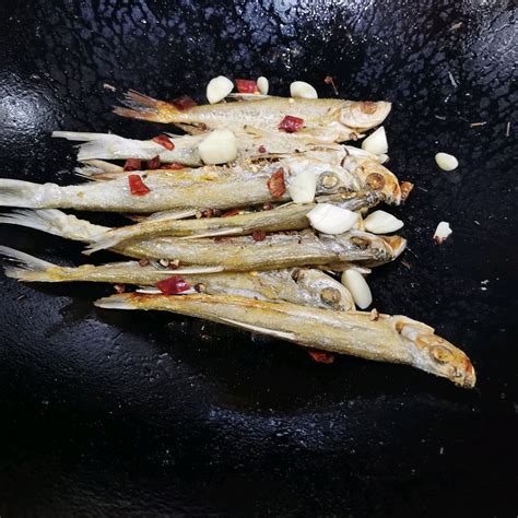家乡美食香煎刁子鱼怎么做 家乡美食香煎刁子鱼的做法 豆果美食
