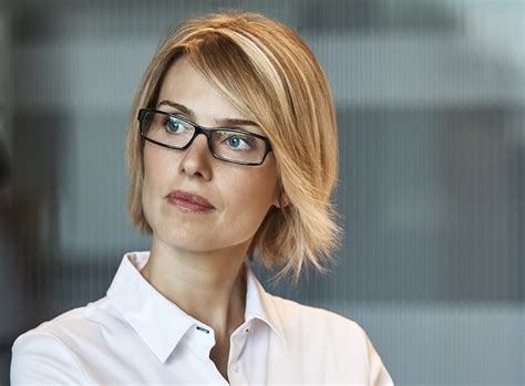 20 Bob Hairstyles That Pair Perfectly With Glasses Hairstylecamp