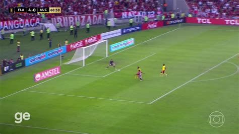 Vídeo Aos 15 min do 2º tempo finalização errada de Bruno Henrique do