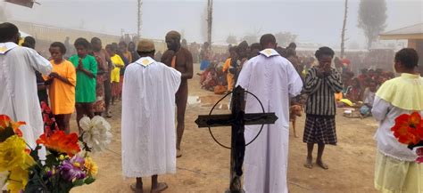 Pastor Paroki Timeepa Dan Umat Stasi ST Fransiskus Asisi Hawadi