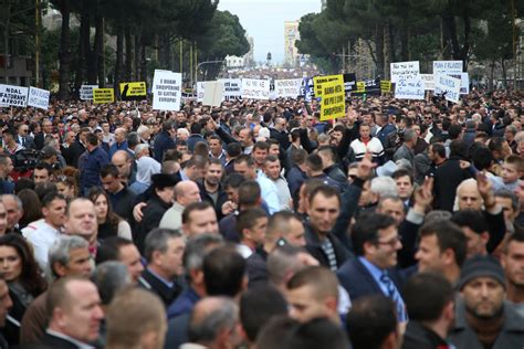 ALBANIA Lopposizione Protesta In Piazza Contro Disoccupazione E Spoil