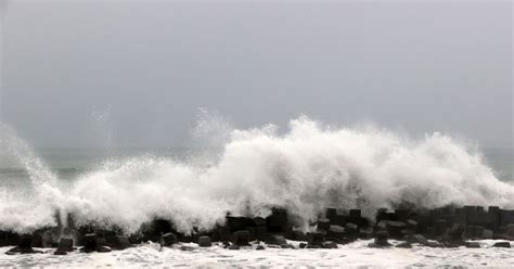 Typhoon Doksuri Smacks Southern Taiwan As China Braces For Landfall NTD