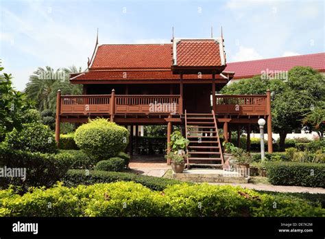 Thai holzhaus Fotos und Bildmaterial in hoher Auflösung Alamy