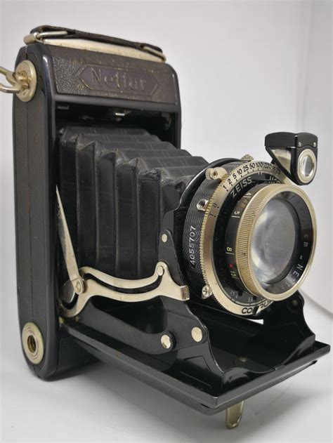 An Old Fashioned Camera Sitting On Top Of A Table