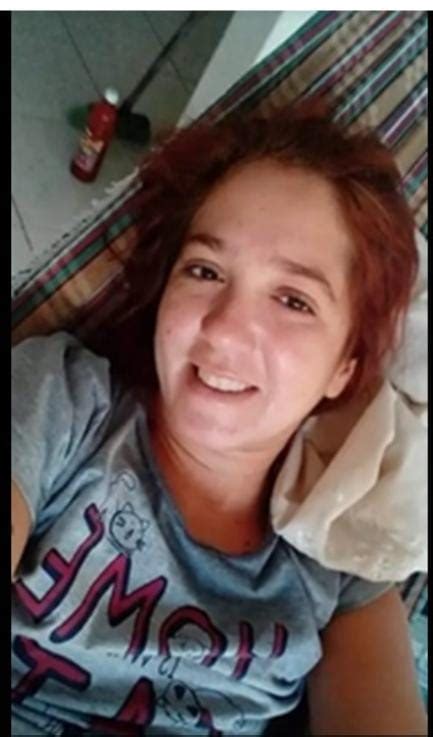 Mulher é encontrada morta seminua e marcas de violência em calçada