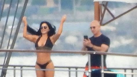 Jeff Bezos Plays Photog For Bikini Clad Lauren Sanchez On Superyacht